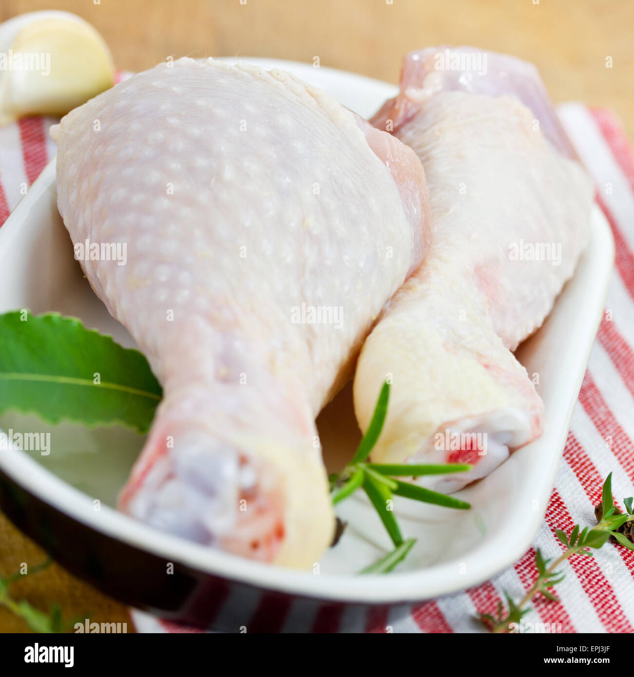 Poultry drumsticks hi-res stock photography and images - Alamy