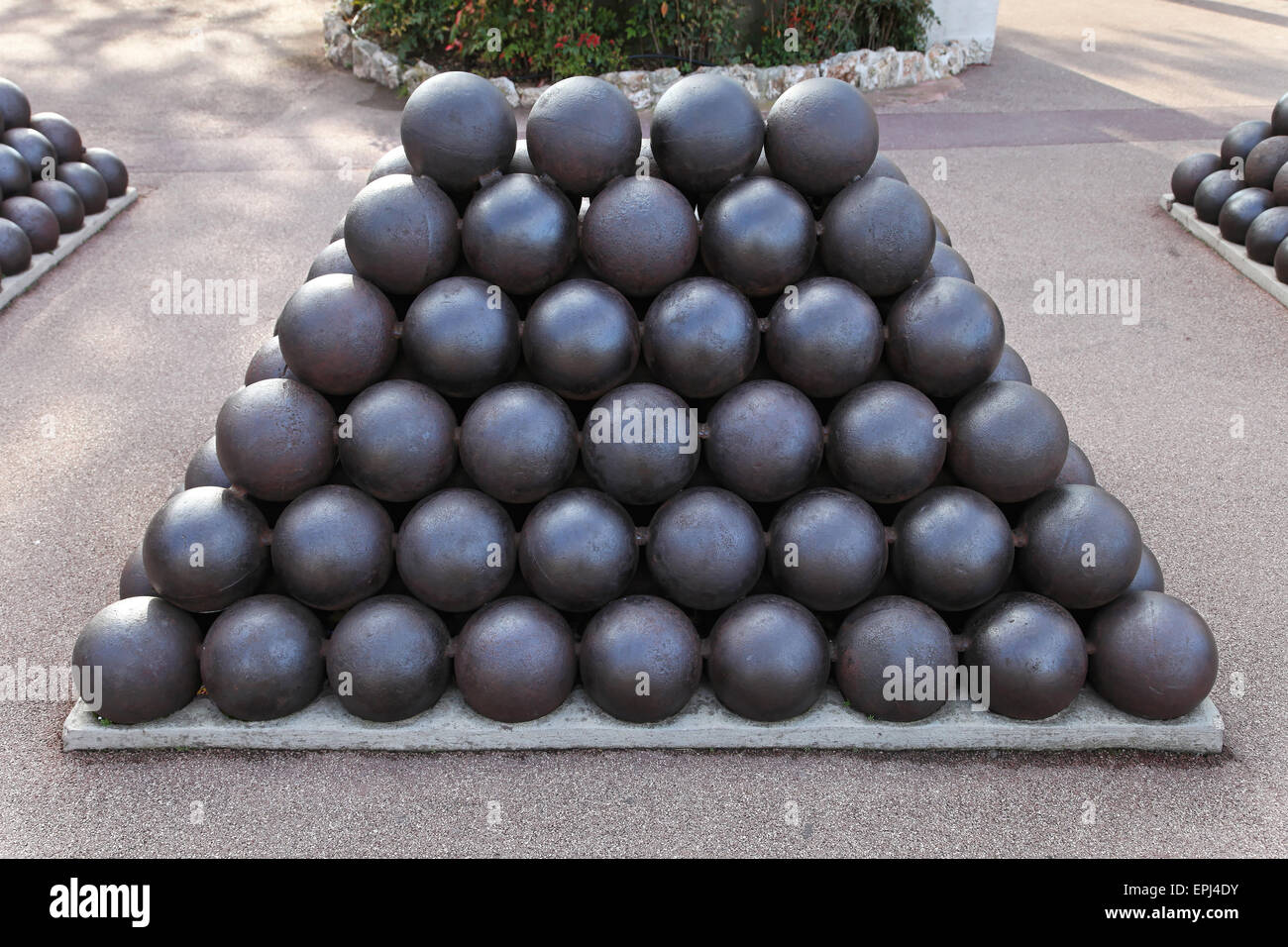 Canonballs hi-res stock photography and images - Alamy