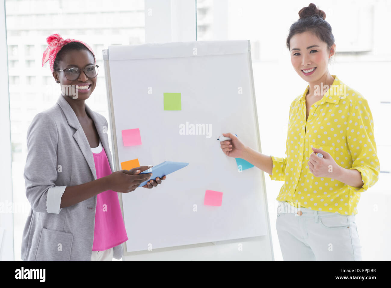 Young creative women brainstorming together Stock Photo - Alamy