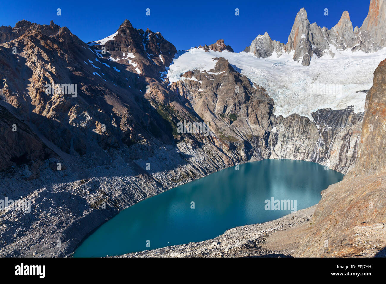 Monte fitz roy dawn parque hi-res stock photography and images - Alamy