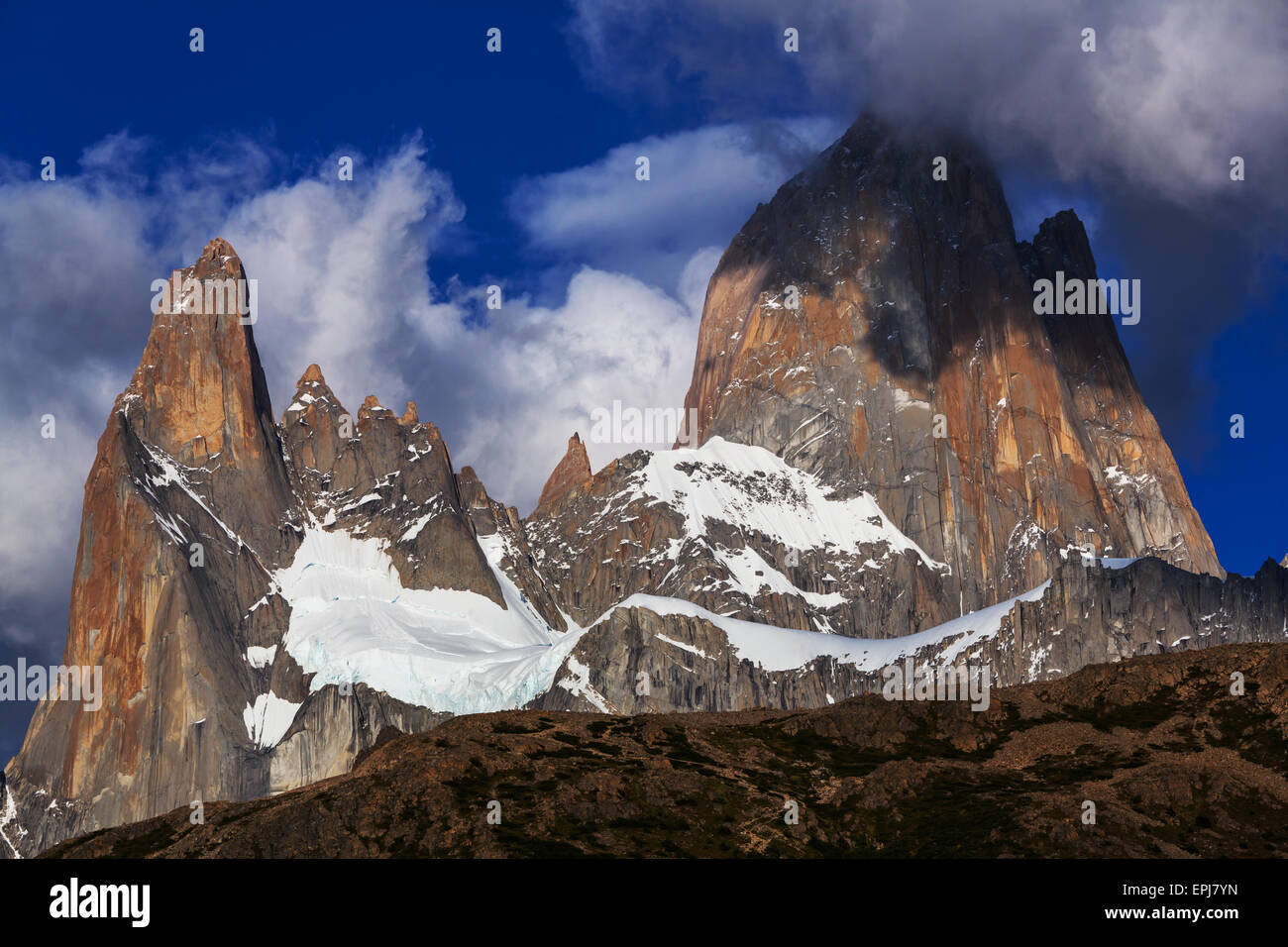 Monte fitz roy dawn parque hi-res stock photography and images - Alamy