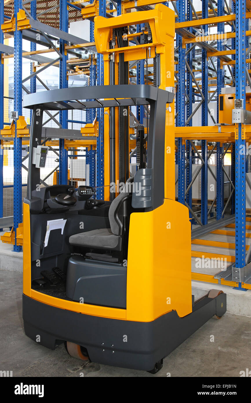 Warehouse high rack forklift hi-res stock photography and images - Alamy