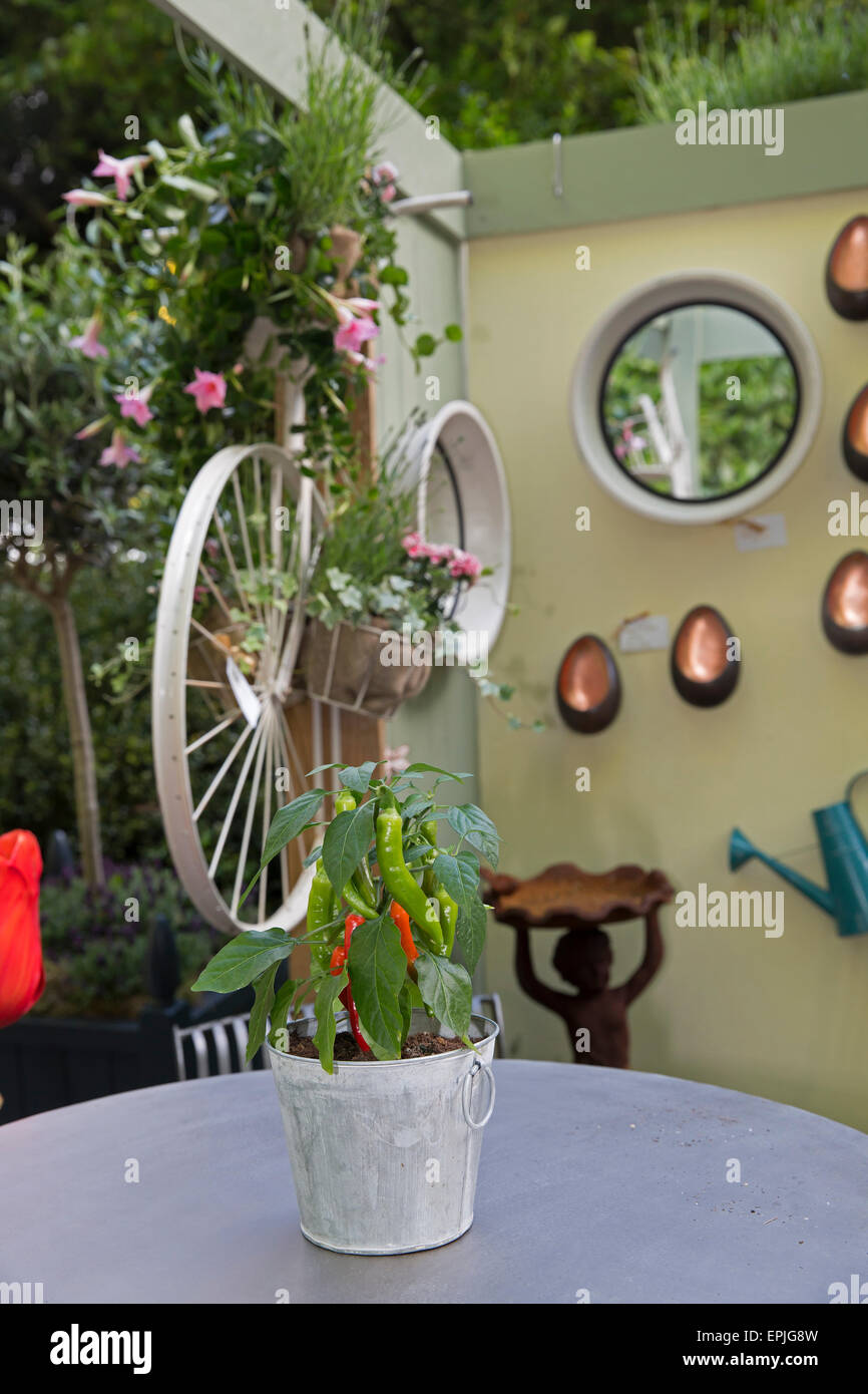 Royal chelsea lilies hi-res stock photography and images - Alamy