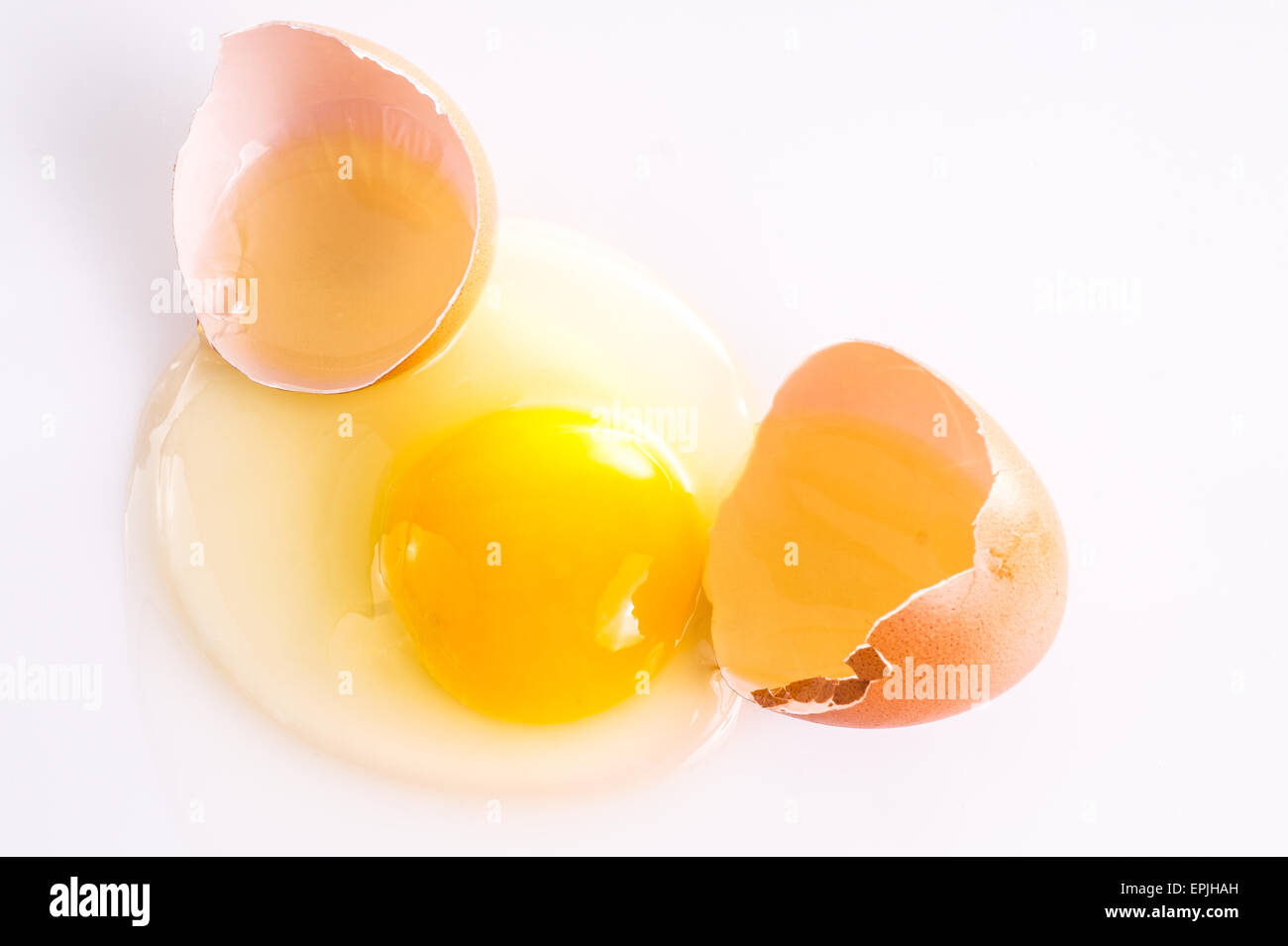 Cracked egg hi-res stock photography and images - Alamy