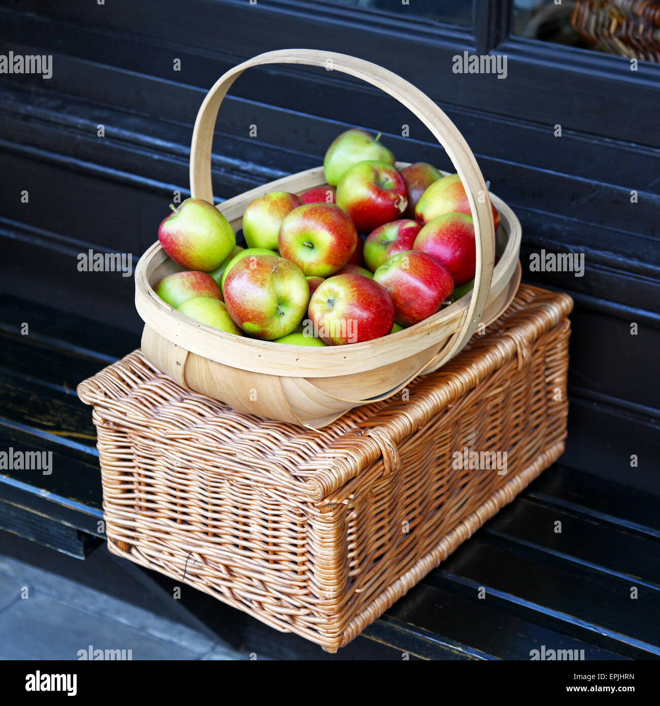 Apple basket hi-res stock photography and images - Alamy