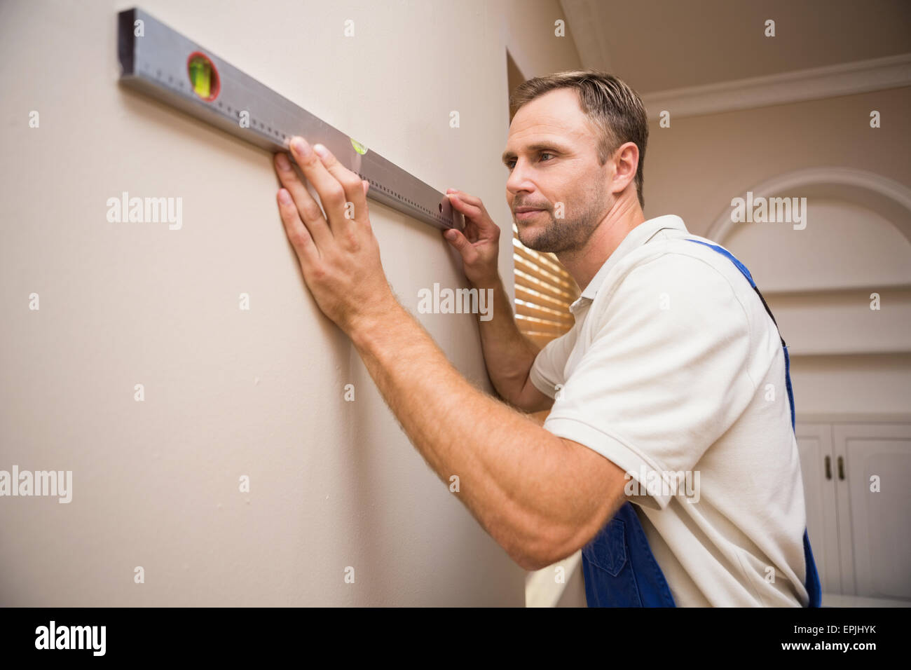 Construction worker using spirit level Stock Photo - Alamy