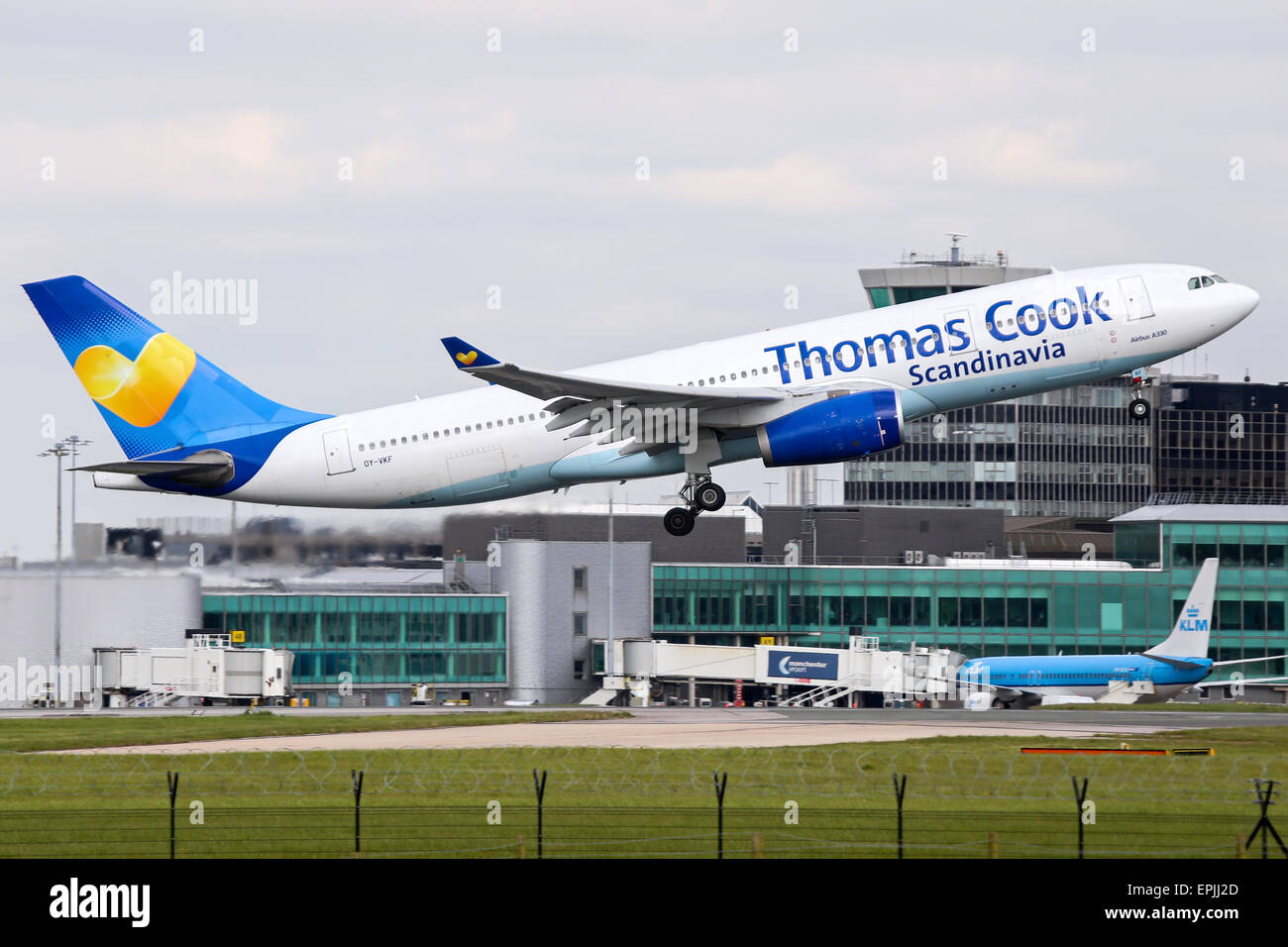 Thomas cook airbus a330 200 hi-res stock photography and images - Alamy