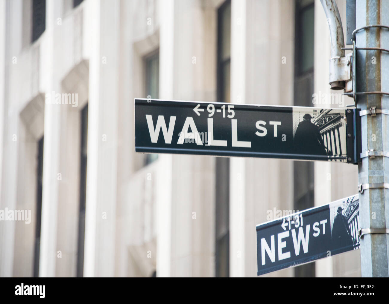 Sign on the Wall Street Stock Photo - Alamy