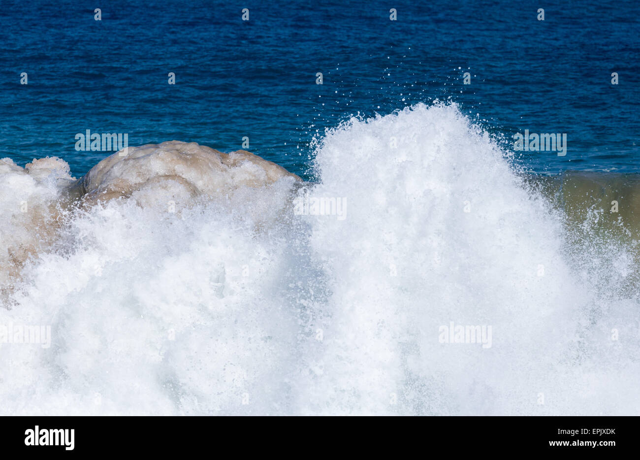 Frozen motion of large wave on beach Stock Photo - Alamy