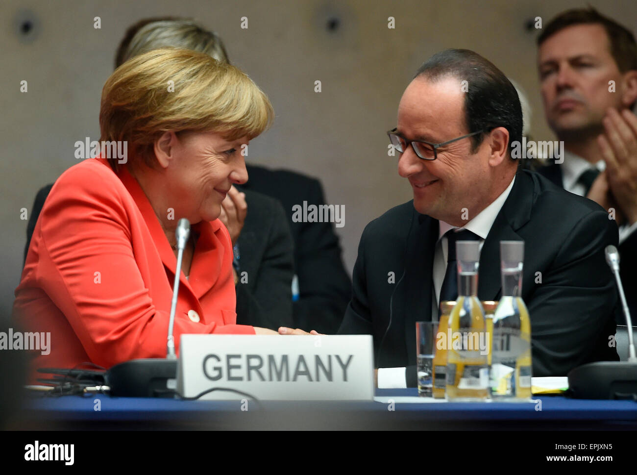 Berlin, Germany. 19th May, 2015. French President Francois Hollande (R ...