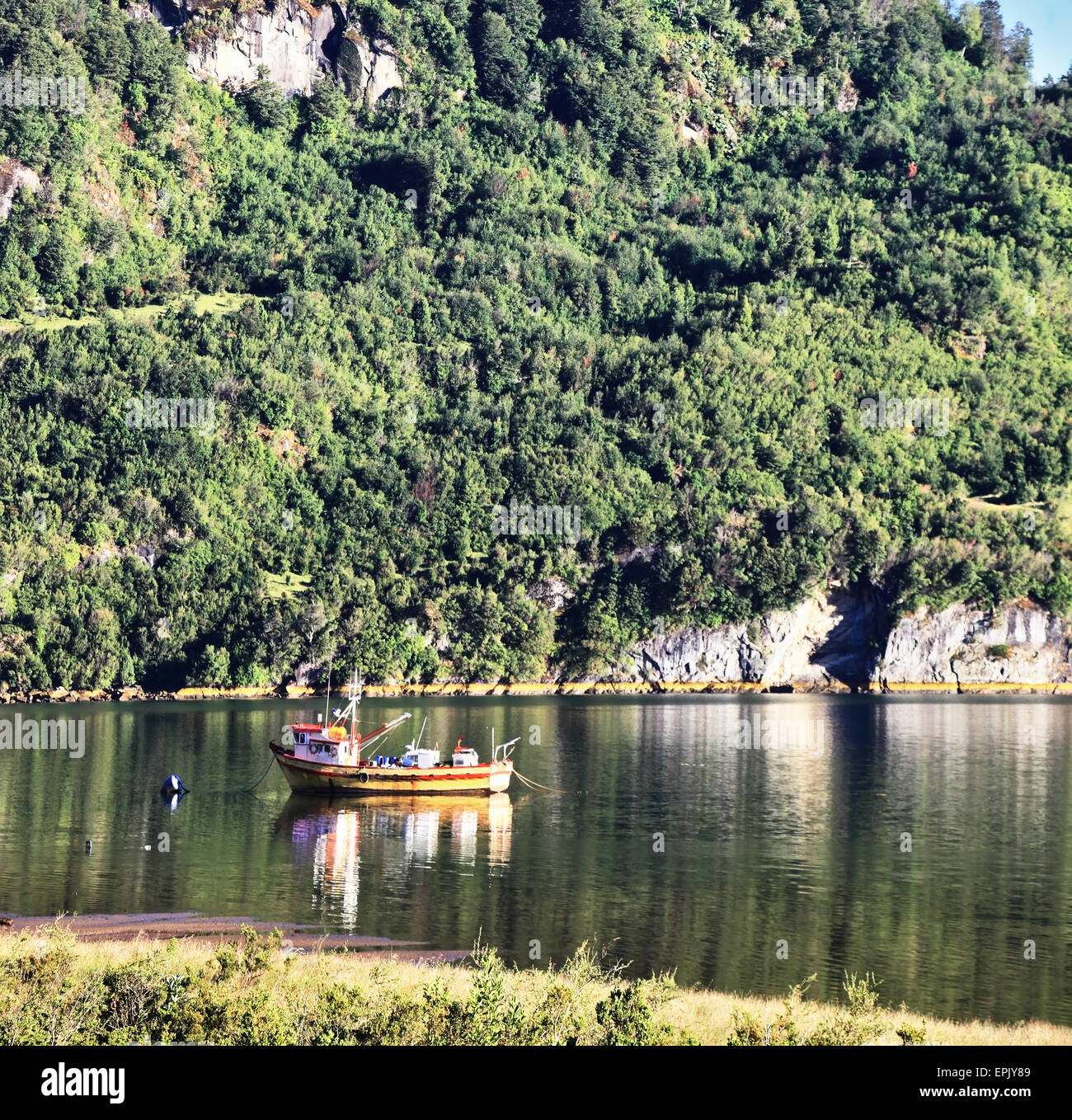 Red fishing boat hi-res stock photography and images - Alamy
