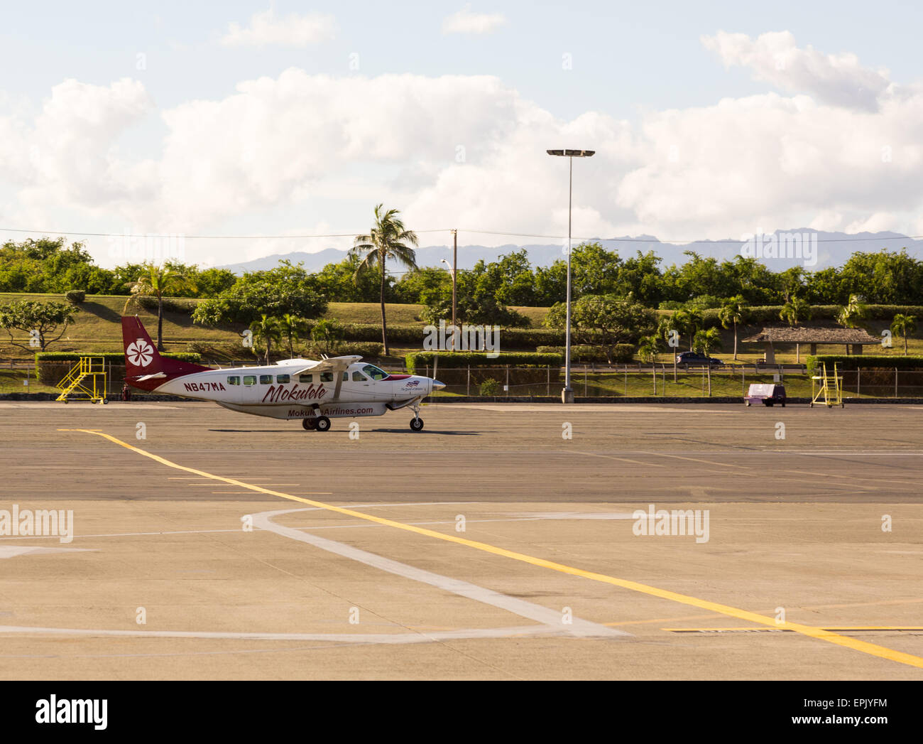Mokulele Cessna 208B arrives at Honolulu airport Stock Photo - Alamy