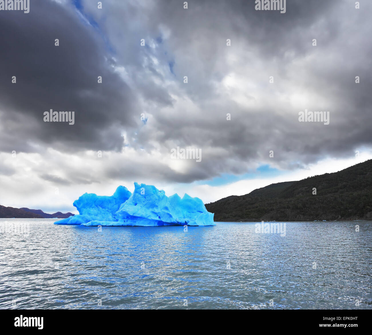 Blue iceberg hi-res stock photography and images - Alamy