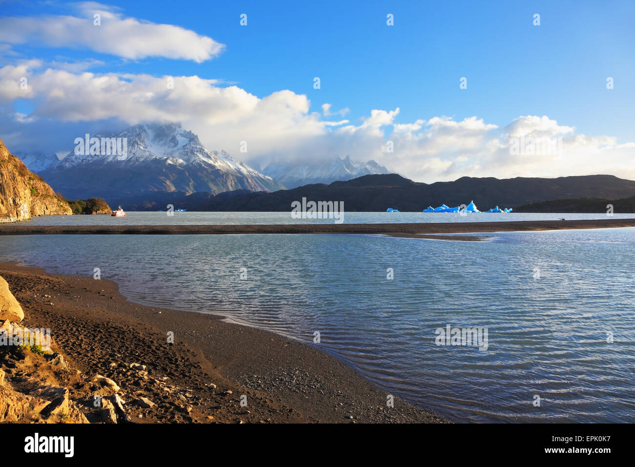 Gray iceberg hi-res stock photography and images - Alamy