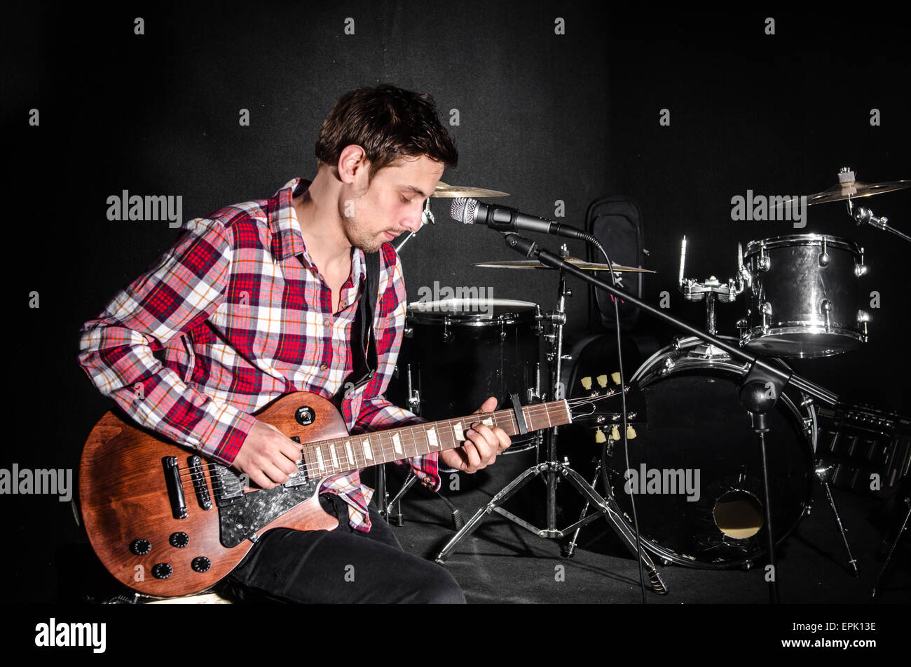 Man with guitar during concert Stock Photo - Alamy