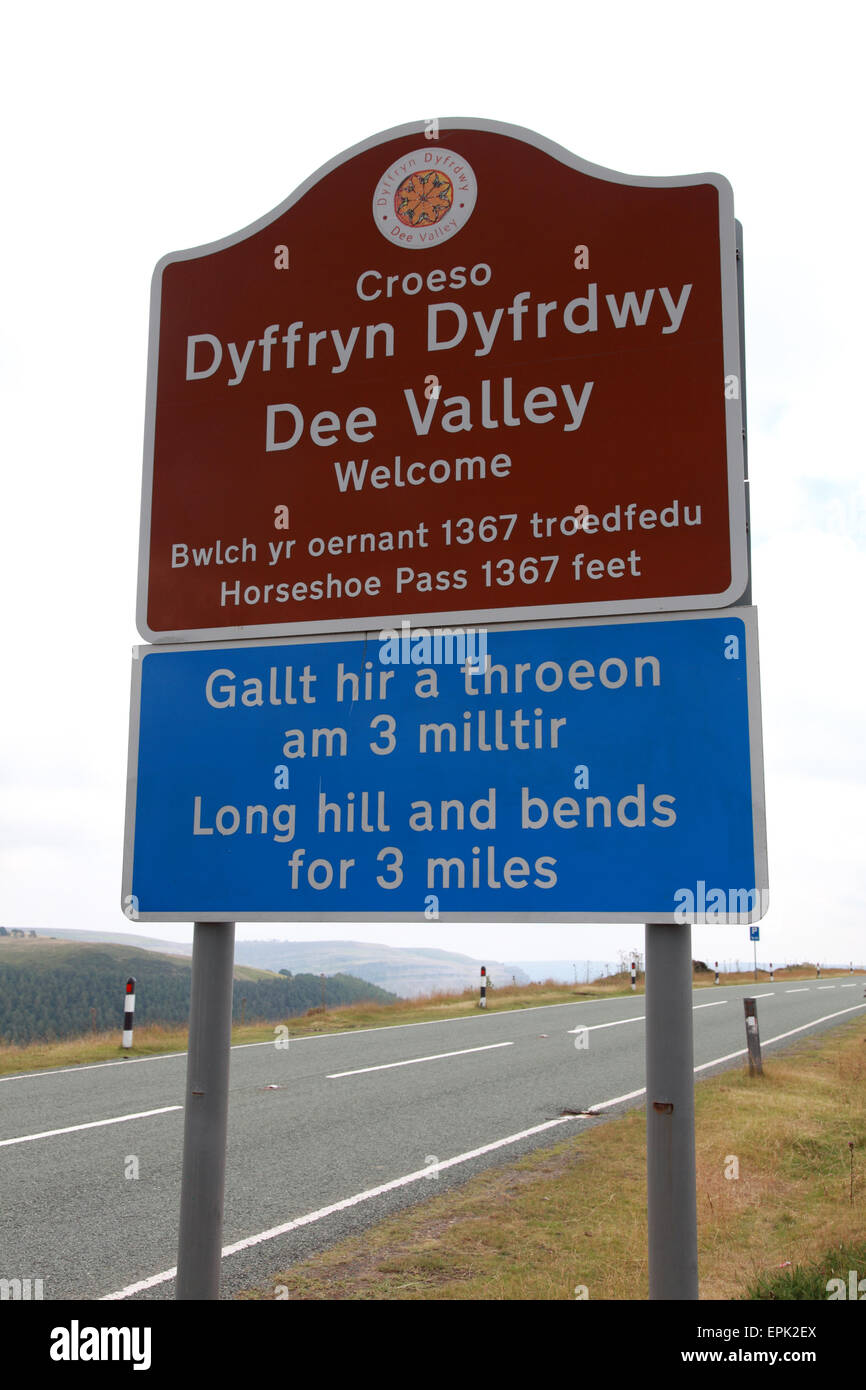 Welcome to wales road sign hi-res stock photography and images - Alamy