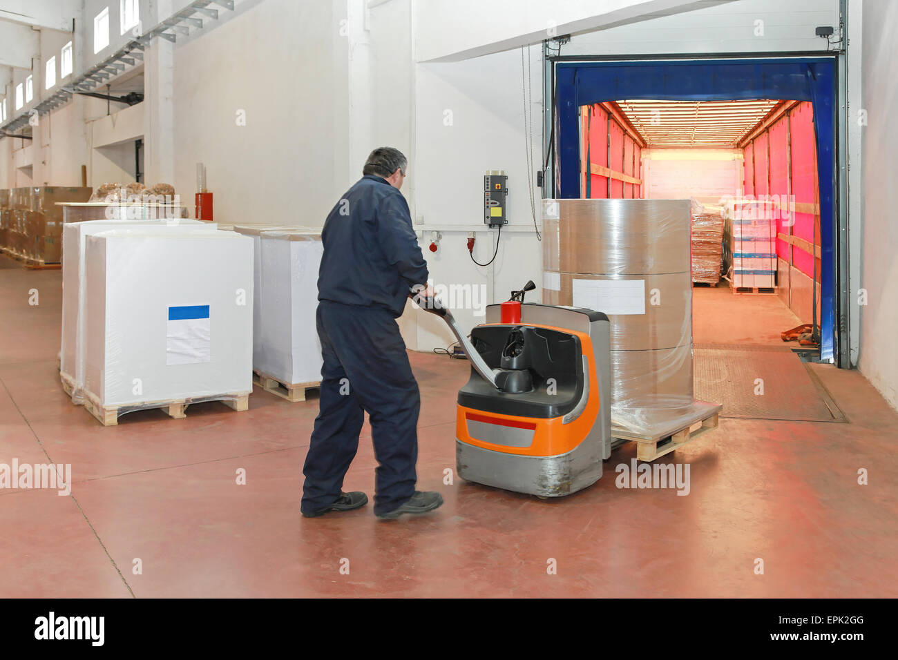 Forklift loading truck goods hi-res stock photography and images - Alamy