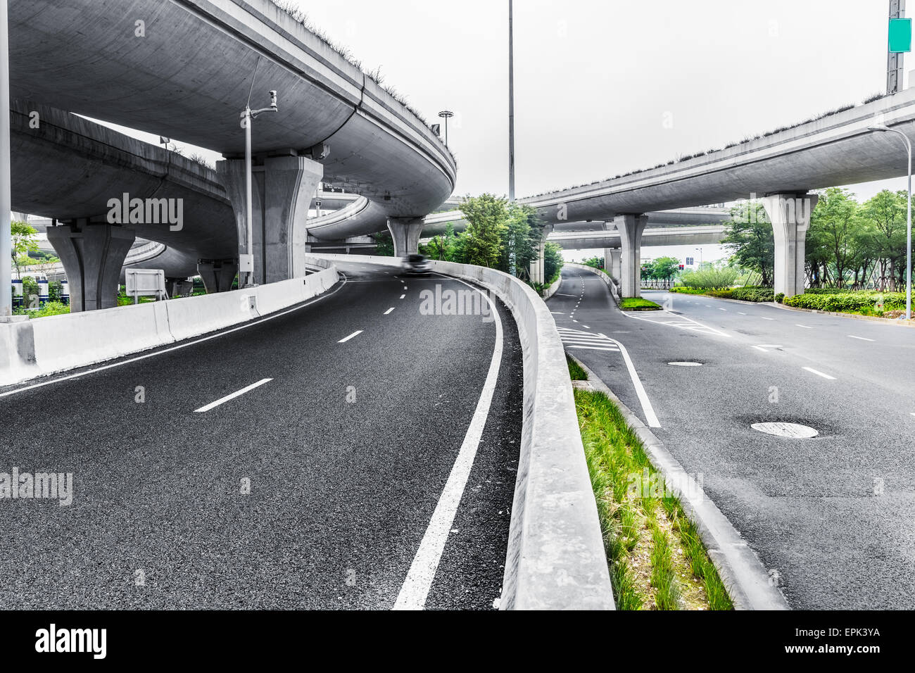 Below an overpass hi-res stock photography and images - Alamy