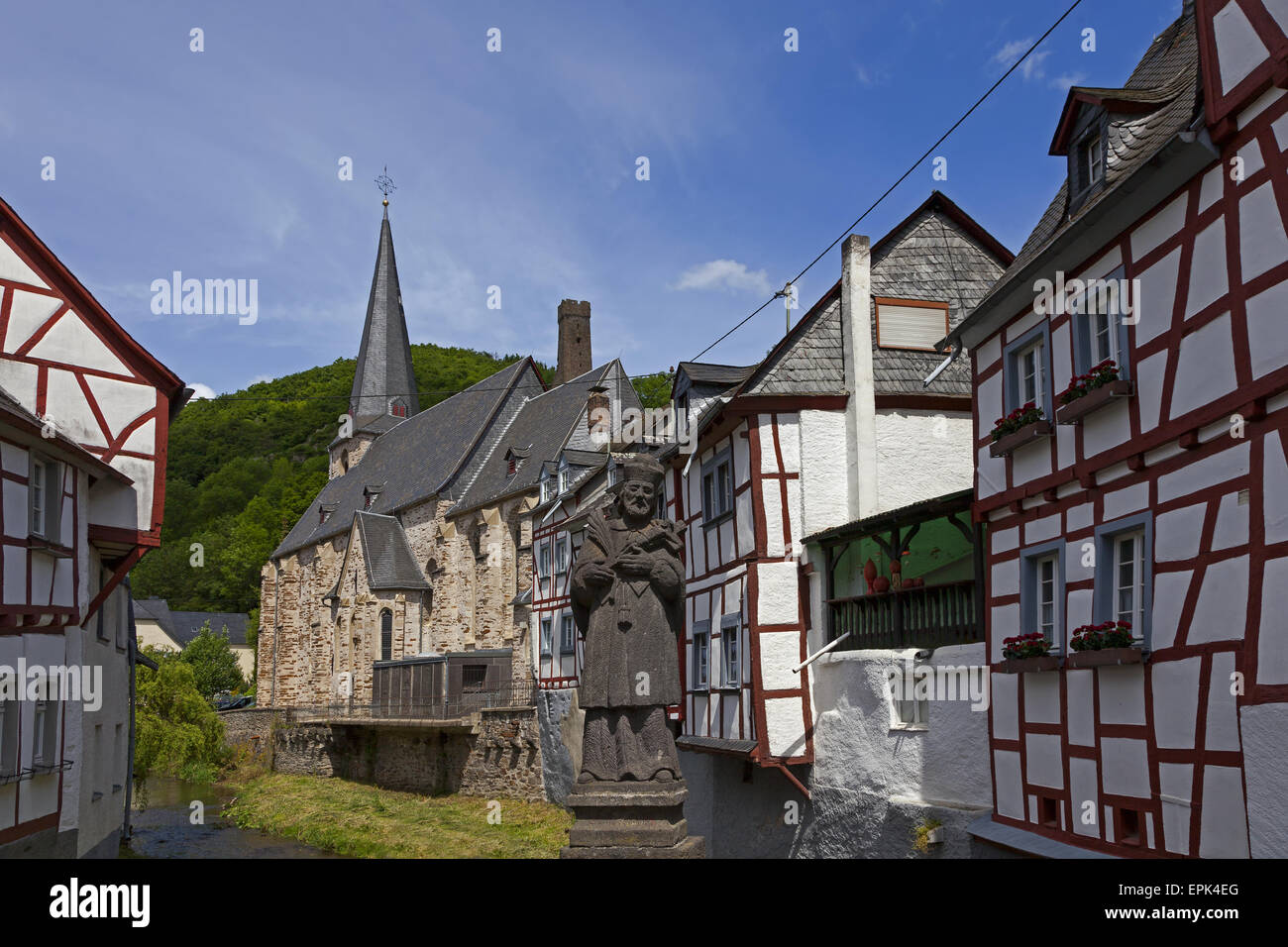 Brückenskulptur hi-res stock photography and images - Alamy