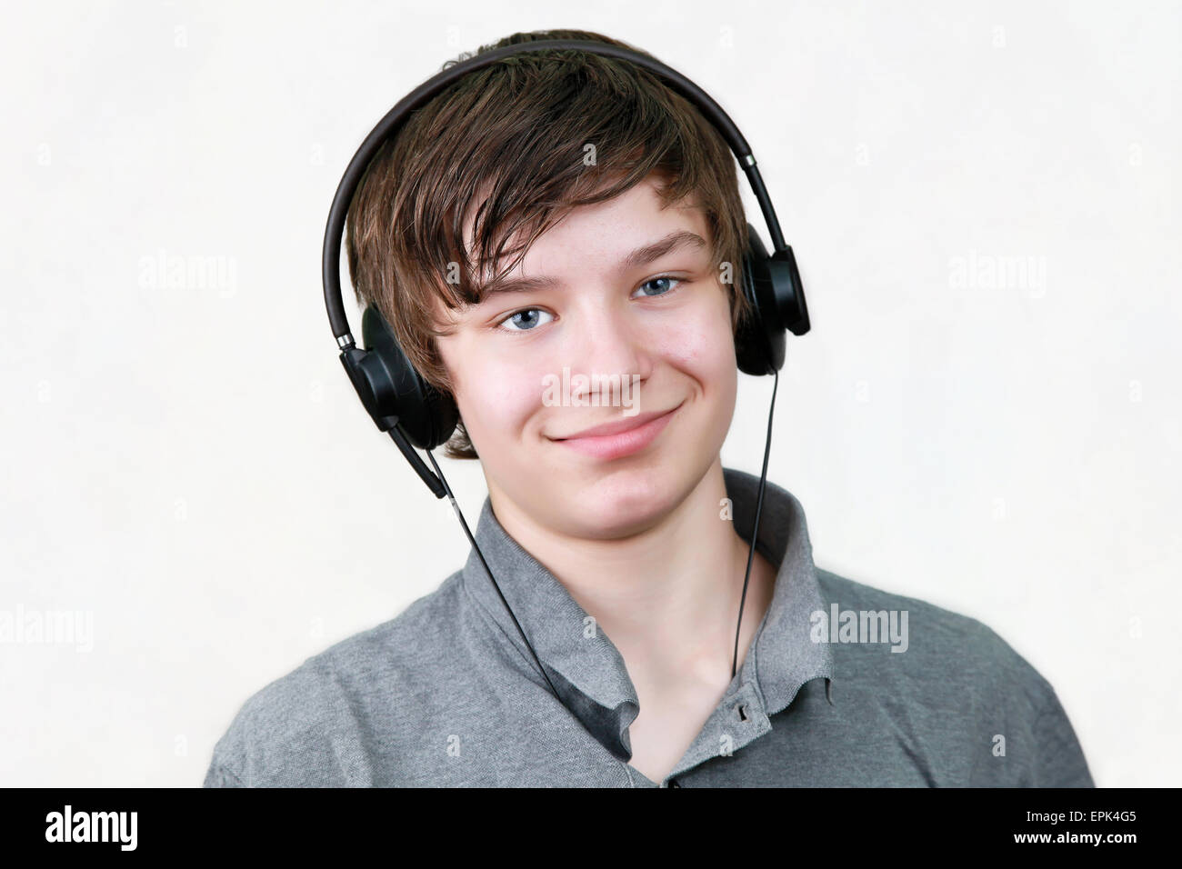 Boy listen to music hi-res stock photography and images - Alamy