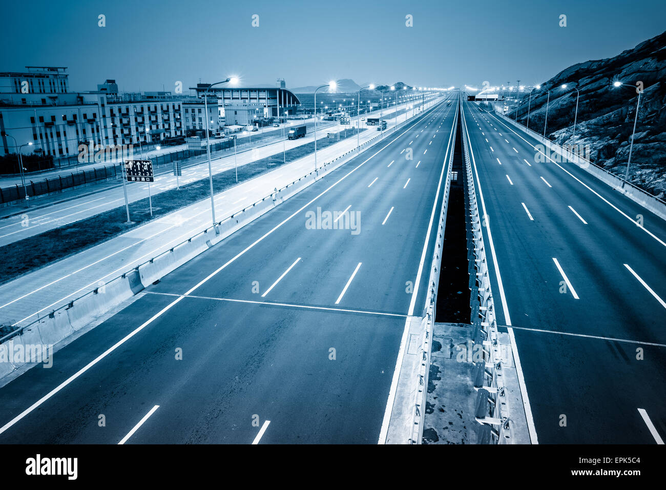 Freeway nature hi-res stock photography and images - Alamy