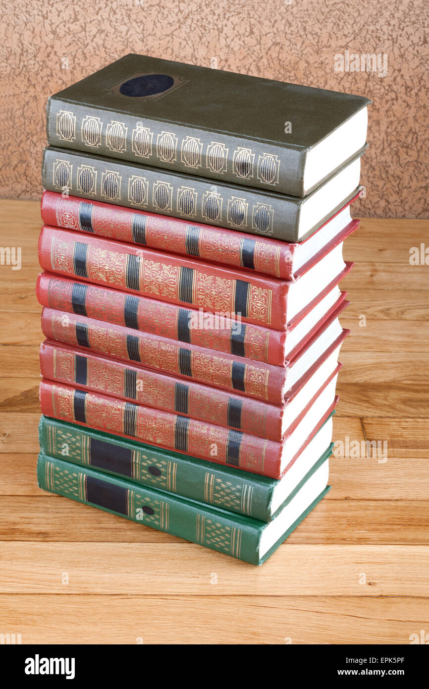 Gold lettering on books hi-res stock photography and images - Alamy