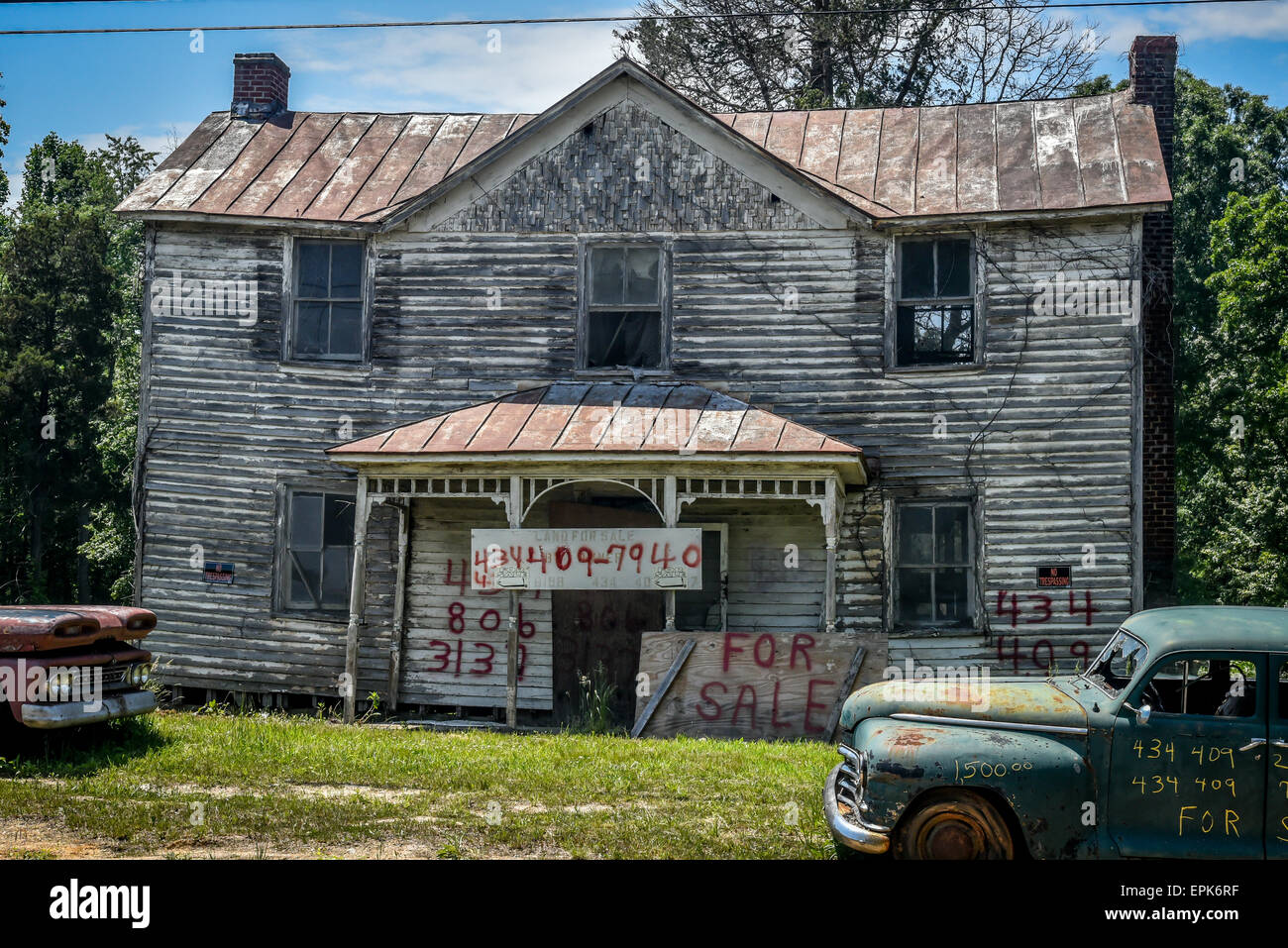 Old house ruins hi-res stock photography and images - Alamy
