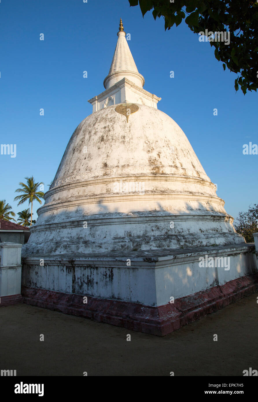 White stupa temple hi-res stock photography and images - Alamy
