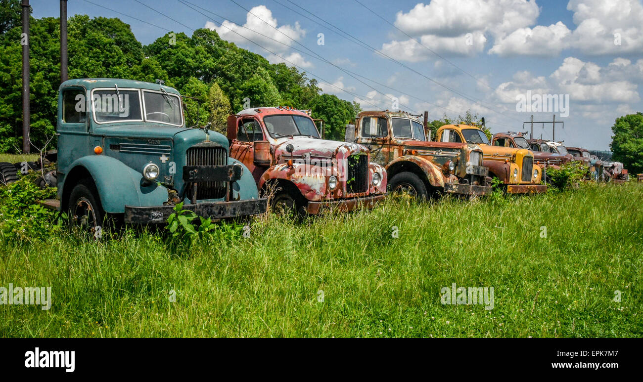 Junkyard trucks hi-res stock photography and images - Alamy