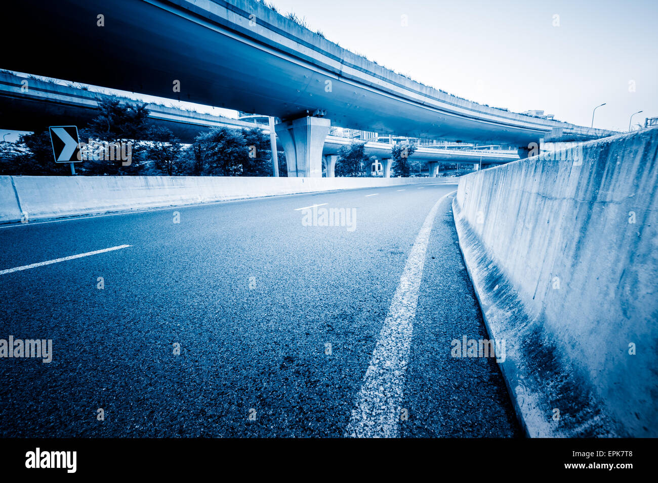 Walk overpass hi-res stock photography and images - Alamy