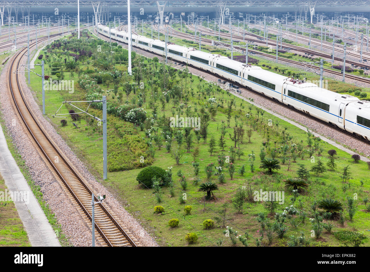 train through city Stock Photo - Alamy