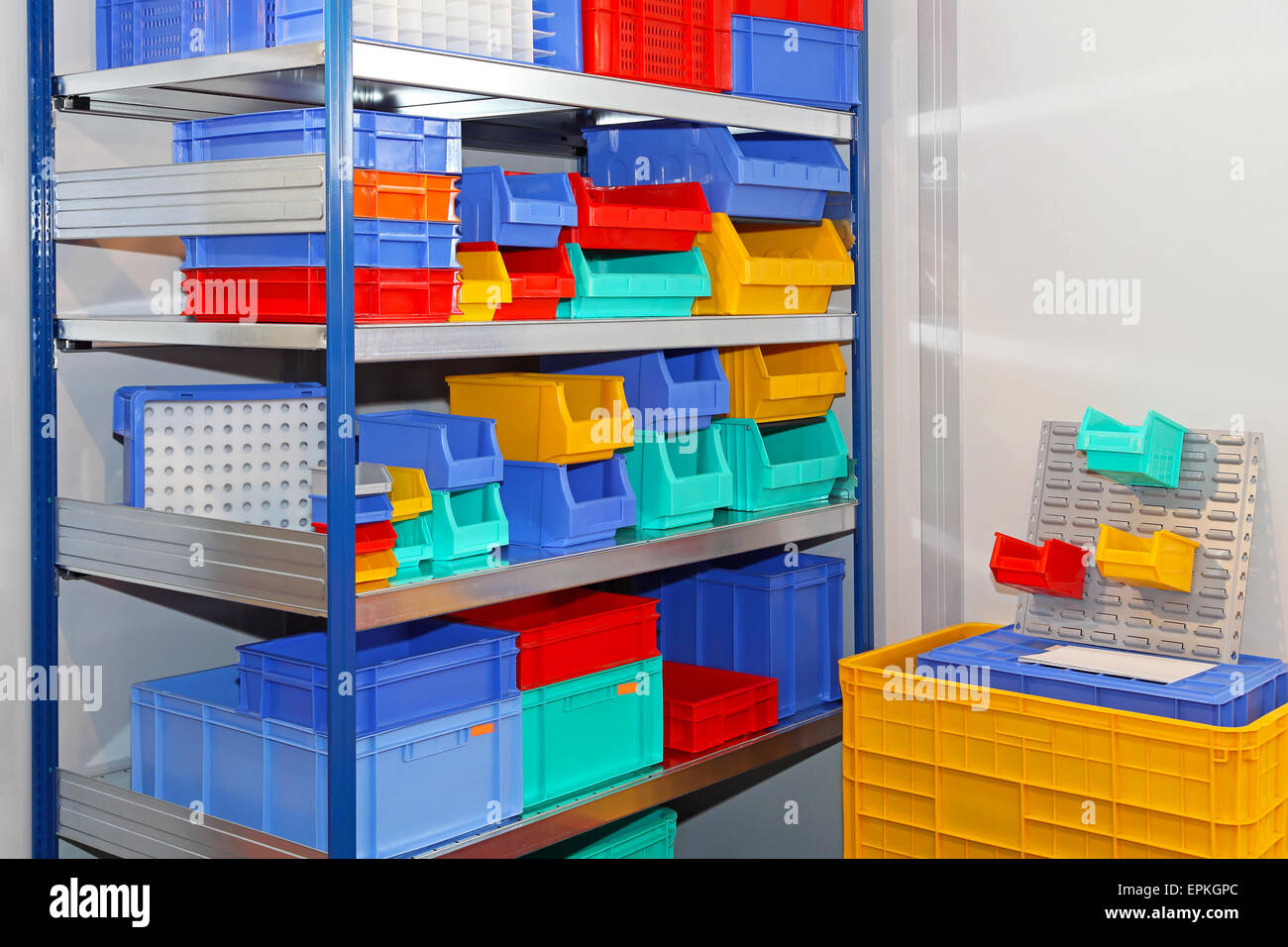 Shelf units hi-res stock photography and images - Alamy