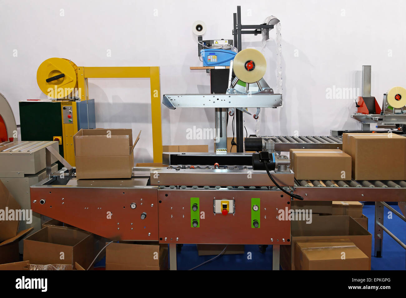 Production line boxes hi-res stock photography and images - Alamy