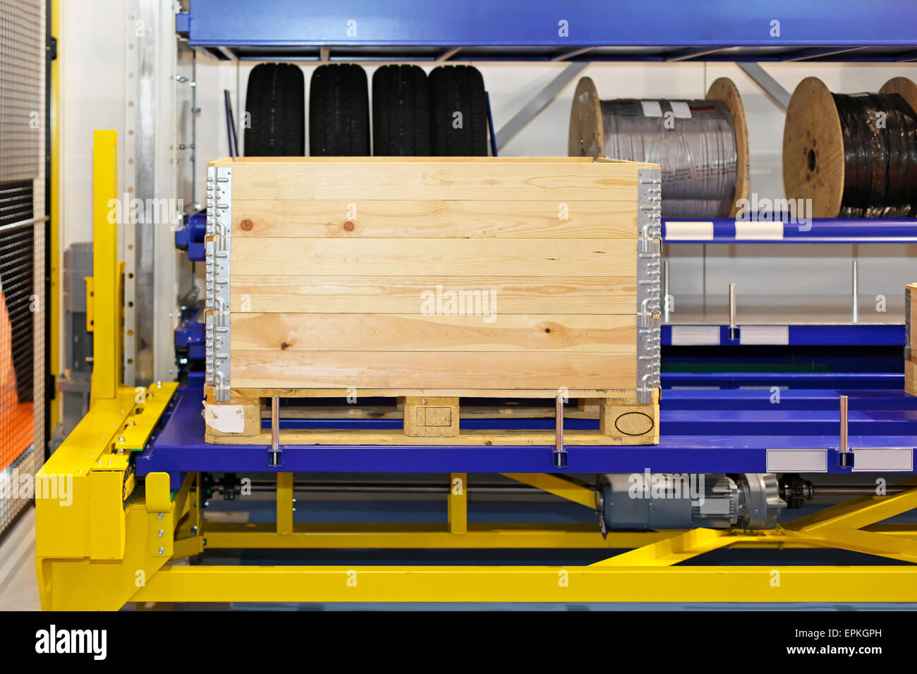 Equipment crate hi-res stock photography and images - Alamy