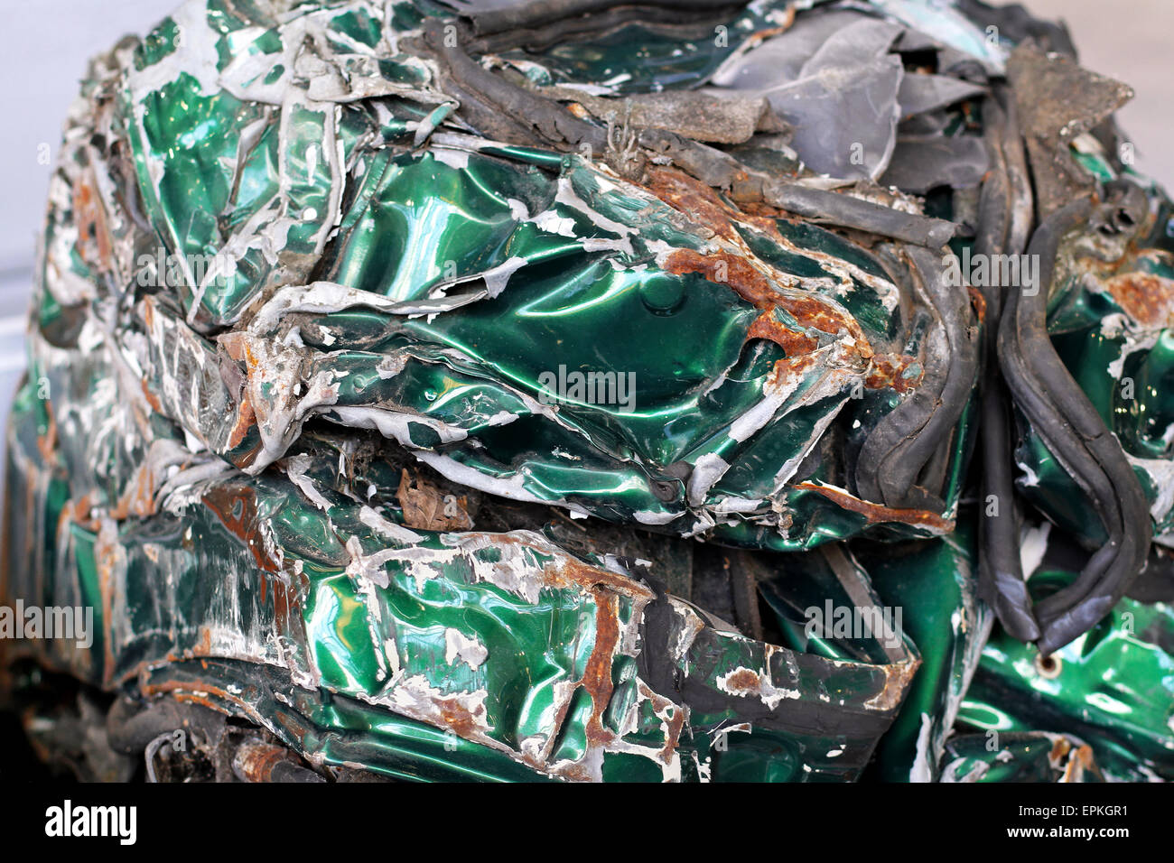 Car crushed into cube hi-res stock photography and images - Alamy