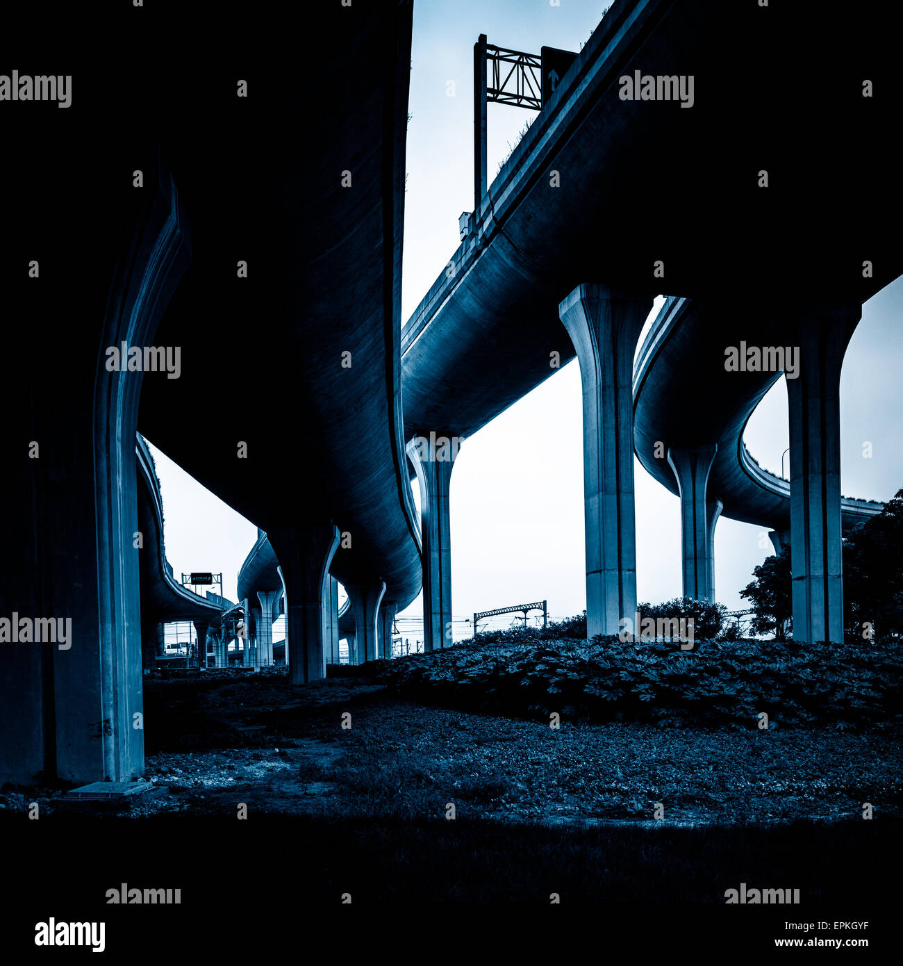 Structure overpass hi-res stock photography and images - Alamy