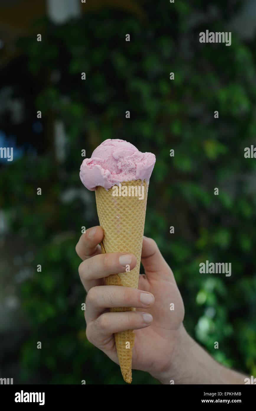 Hand holding ice cream hi-res stock photography and images - Alamy