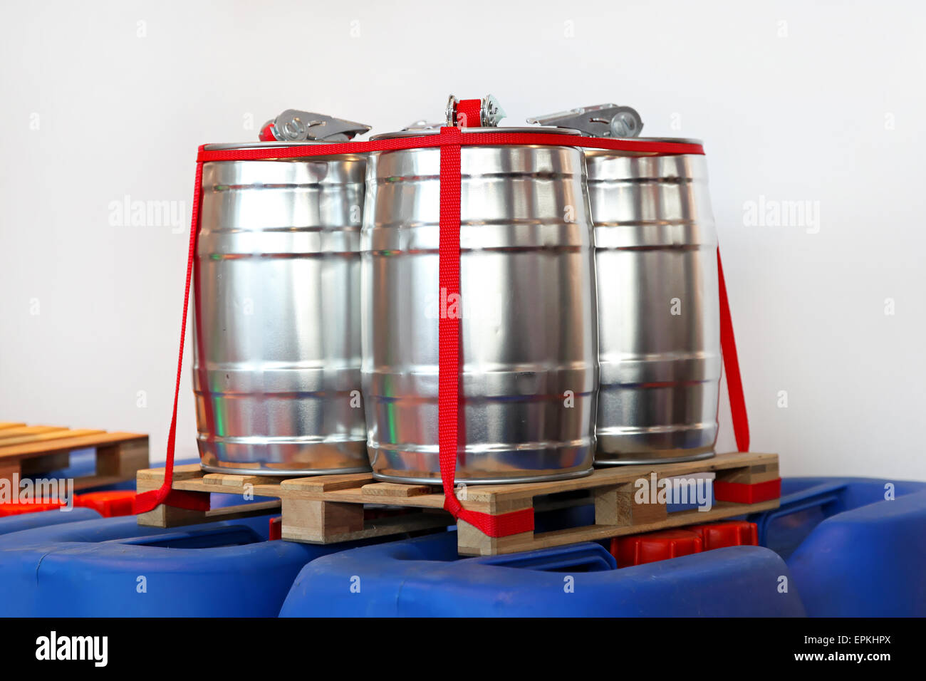 Pallet straps hi-res stock photography and images - Alamy