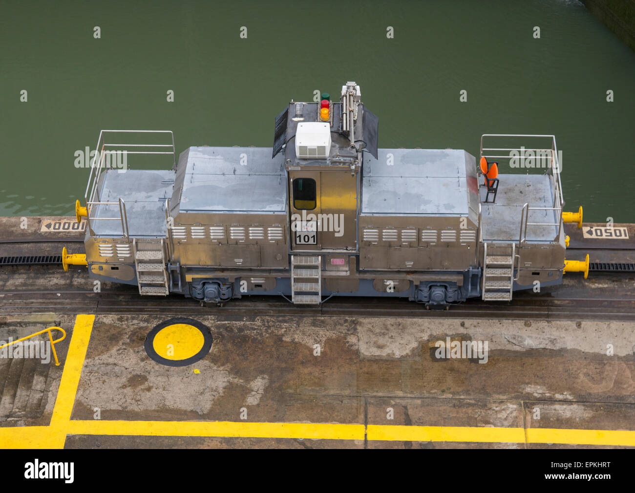 Ship at the panama canal docks hi-res stock photography and images - Alamy