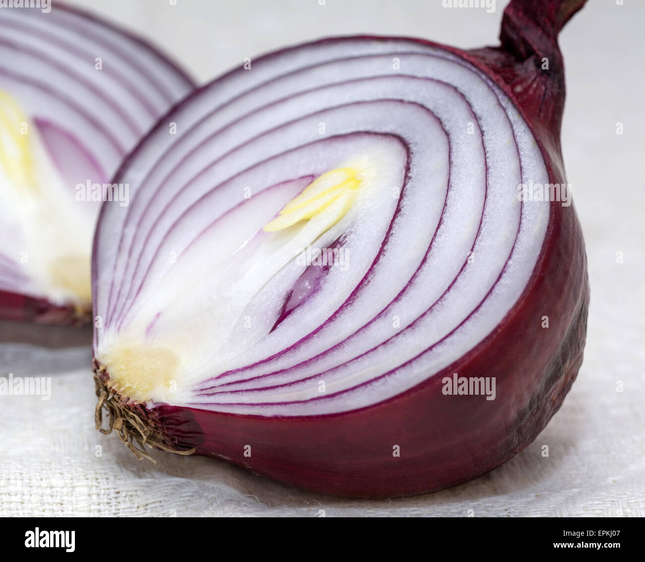 red onion, cut, closeup Stock Photo - Alamy