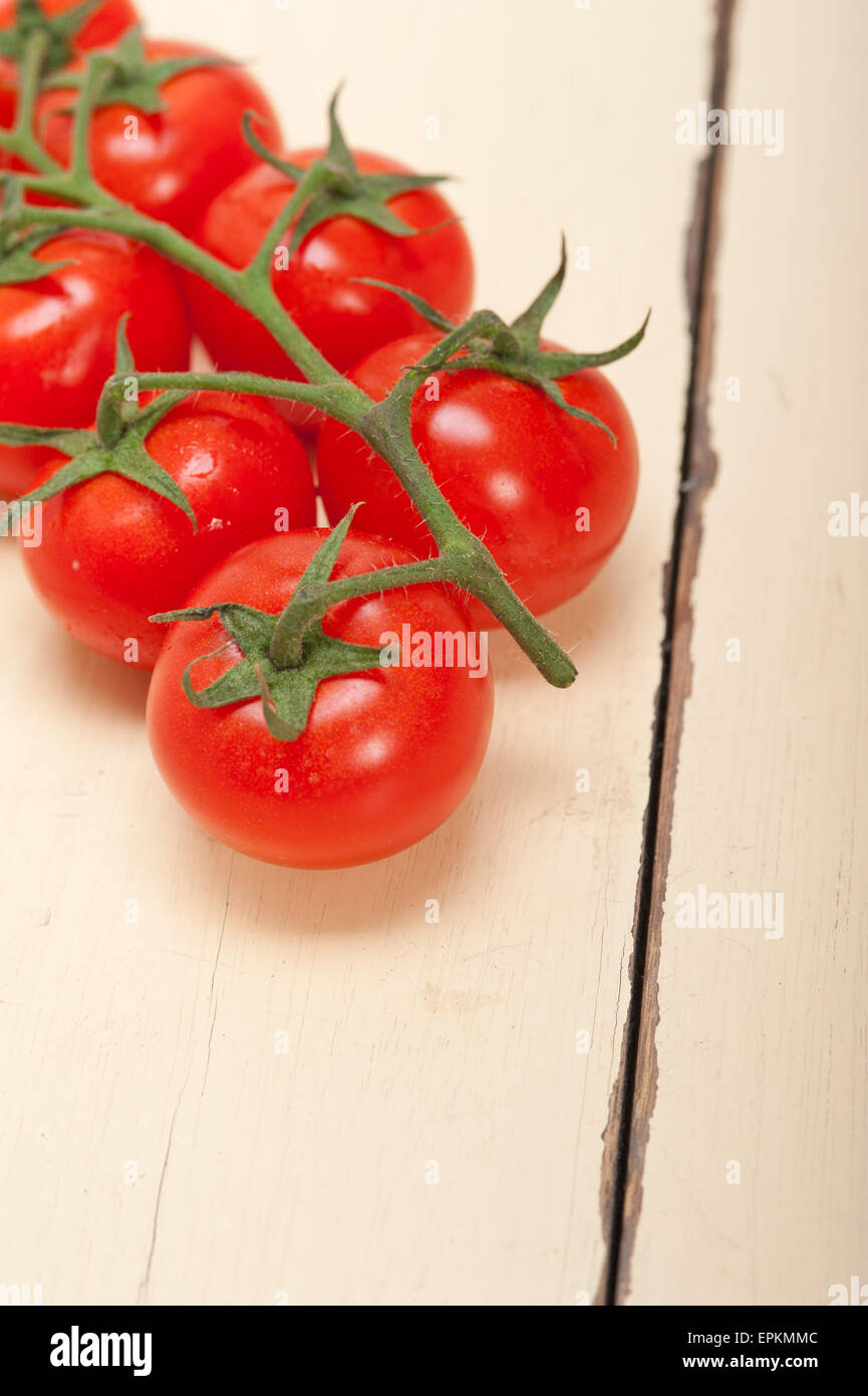 Cluster of tomato hi-res stock photography and images - Alamy