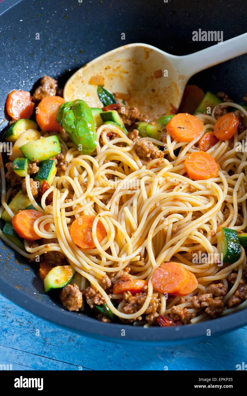 Preparing Spaghetti Bolgnese in a wok Stock Photo - Alamy