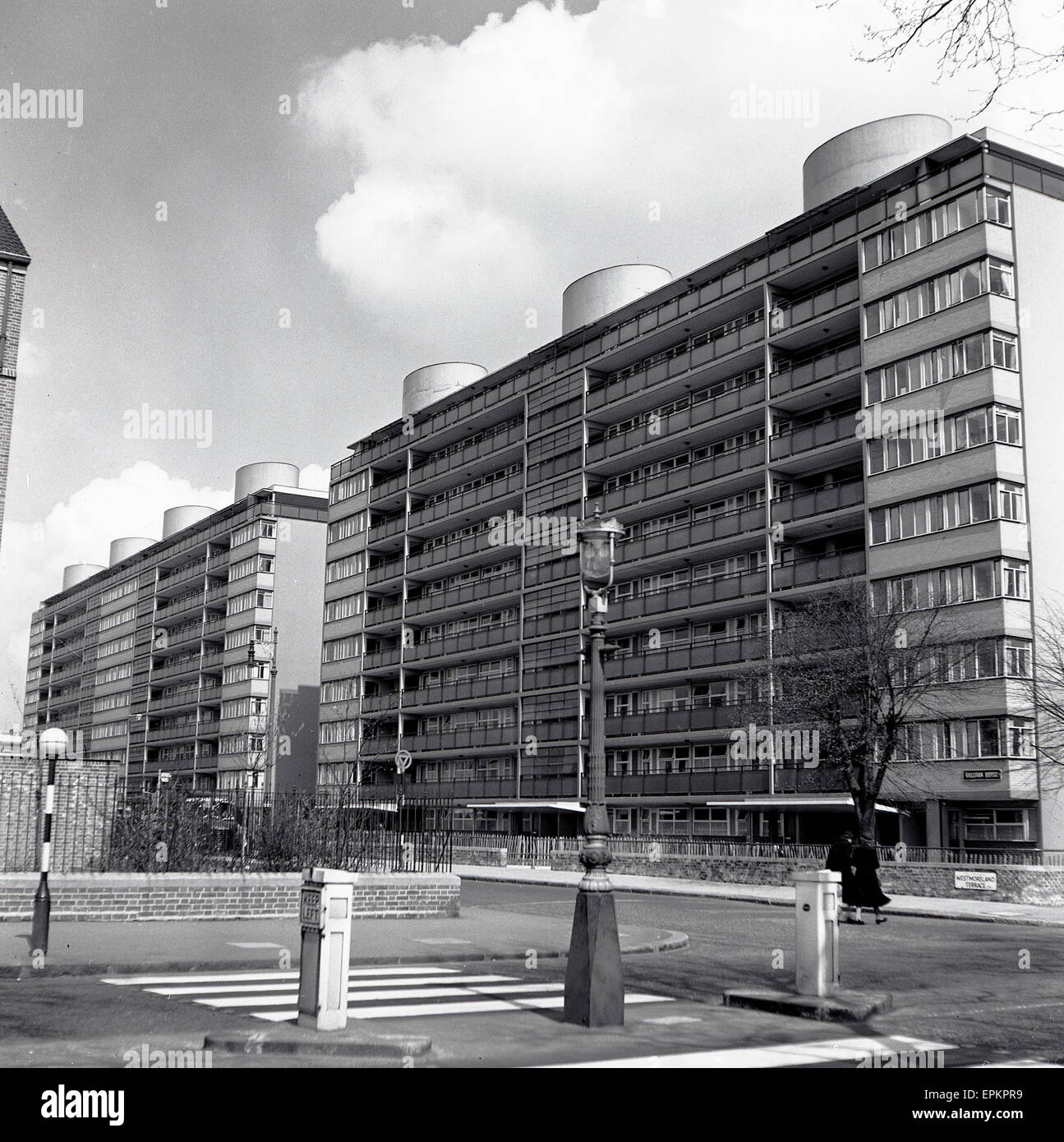 Architecture 1960s apartments flats hi-res stock photography and images ...
