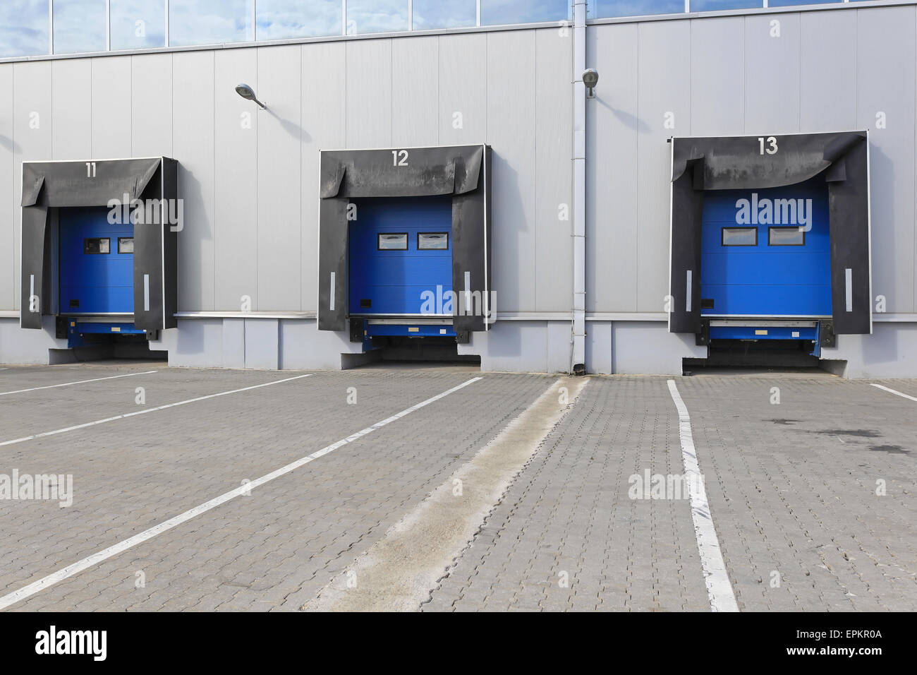 Cargo ramps hi-res stock photography and images - Alamy