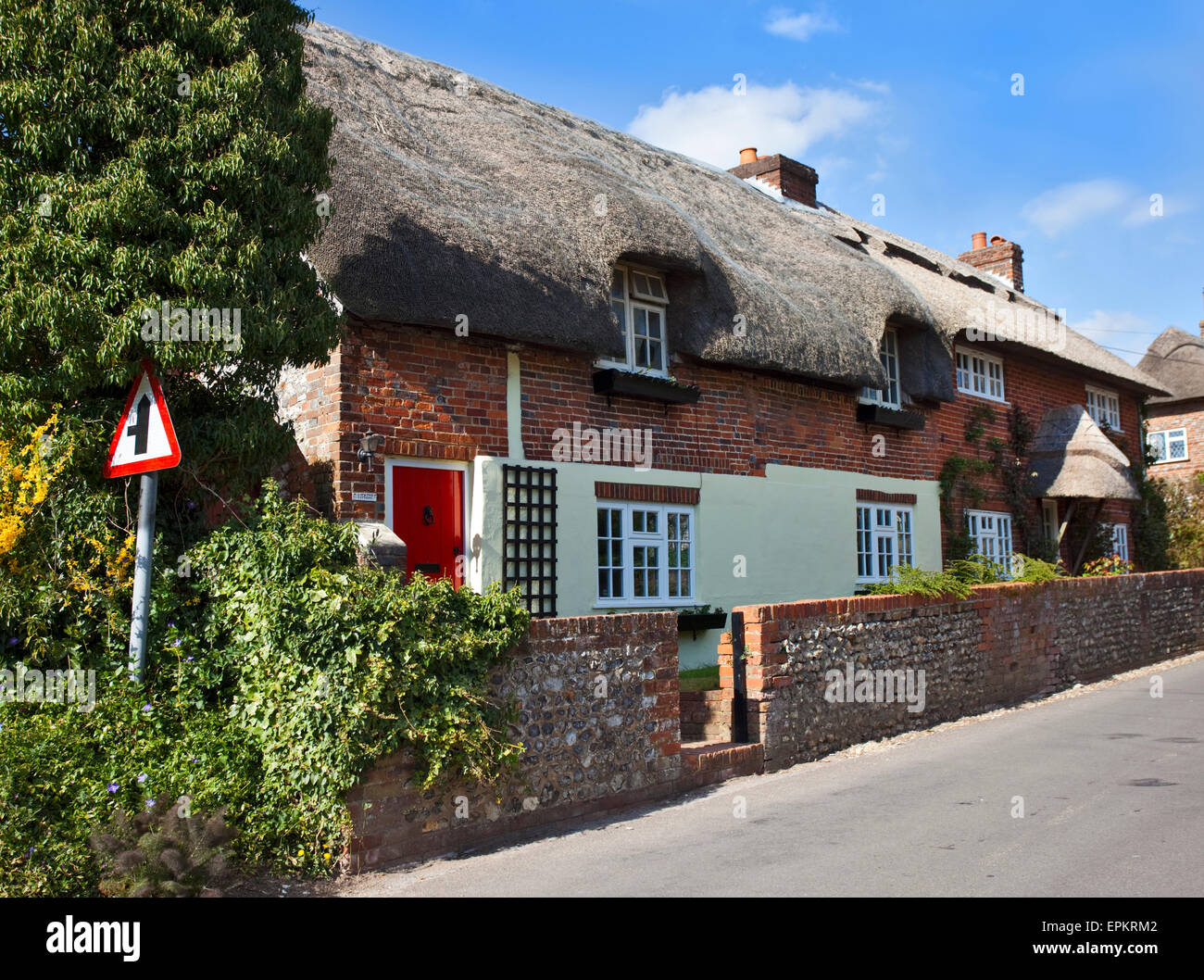 Thatched Cottages in North Waltham, Hampshire, England Stock Photo - Alamy