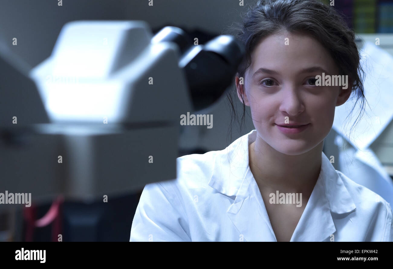 Teenager portrait scientist hi-res stock photography and images - Alamy