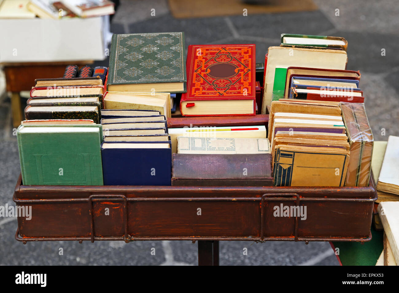 Second hand books at antique market Stock Photo - Alamy