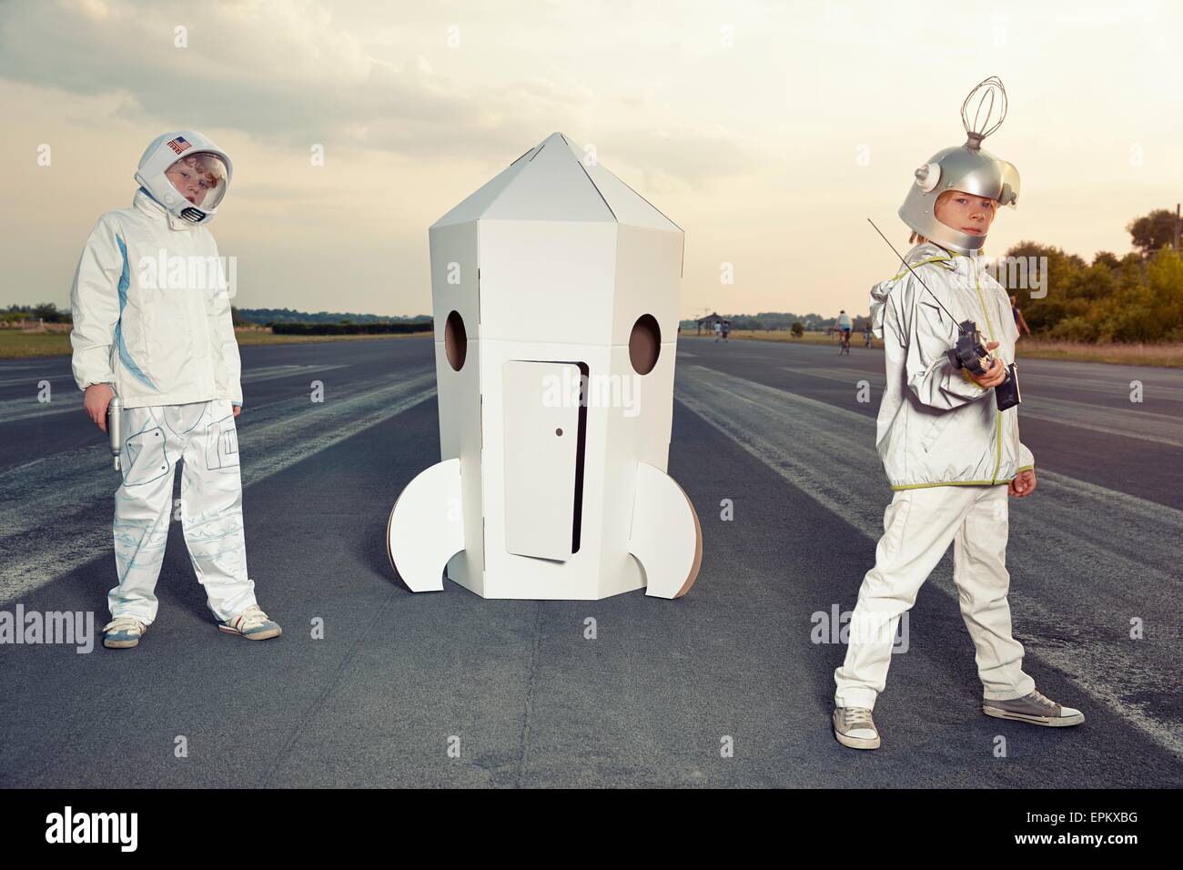 Spacemen hi-res stock photography and images - Alamy