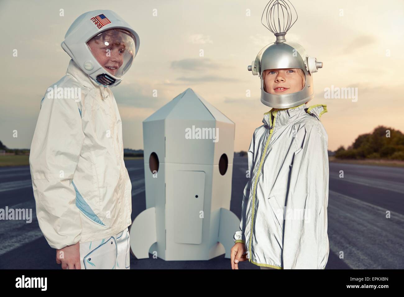 Spacemen hi-res stock photography and images - Alamy