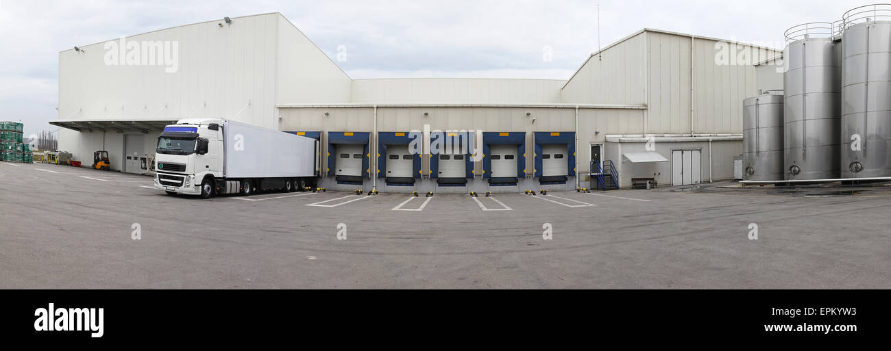 Center distribution hi-res stock photography and images - Alamy